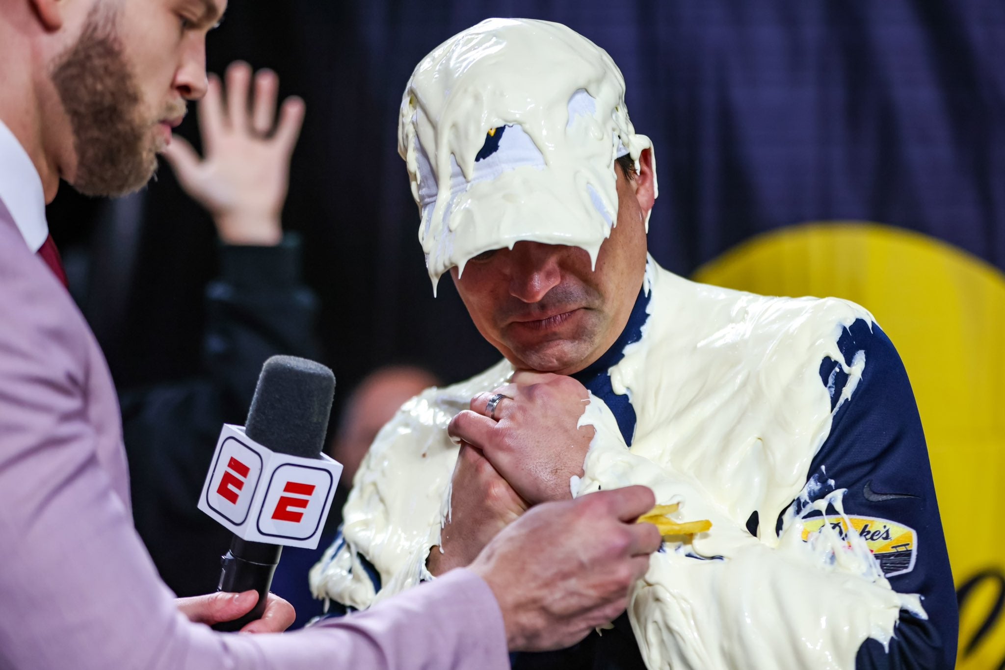 ESPN Sideline Reporter Dips Fries in Mayo Dripping From Coach’s Sleeve ...